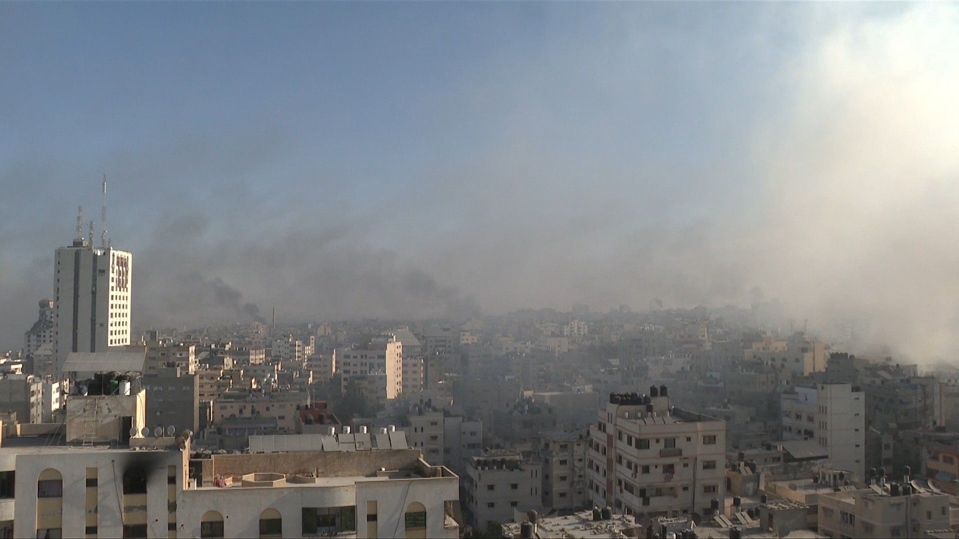 Smoke billows over Gaza City as Israeli air strikes persist