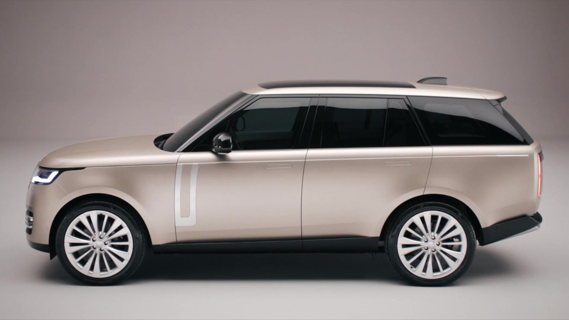 New Range Rover Standard Wheelbase Exterior Design in Studio