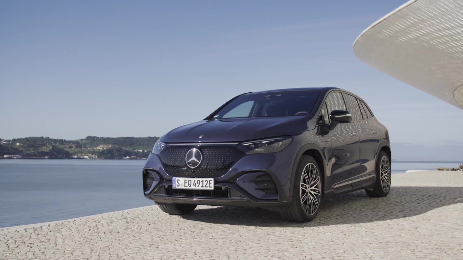 Der neue Mercedes-Benz EQE SUV - Over-the-Air-Technologie (OTA)