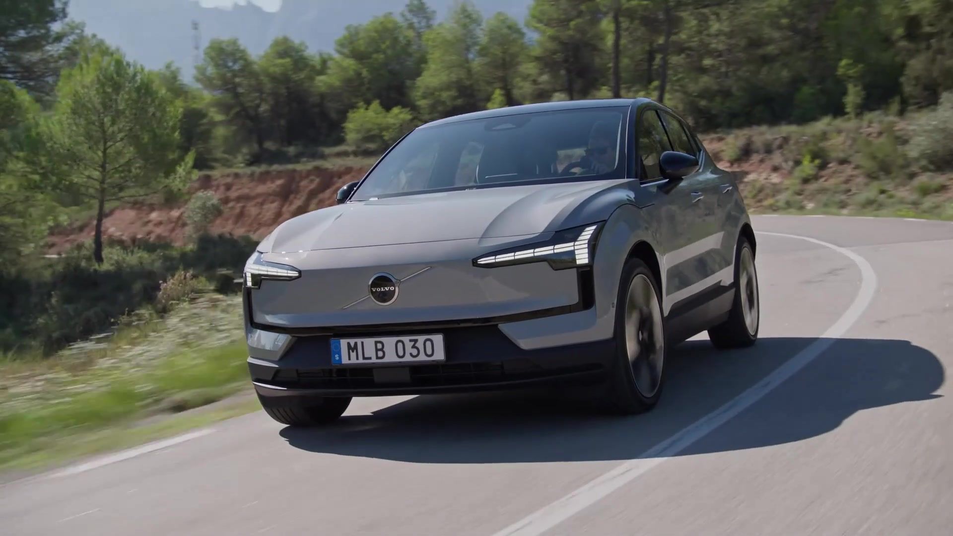 Volvo EX30 in Vapour Grey Driving Video