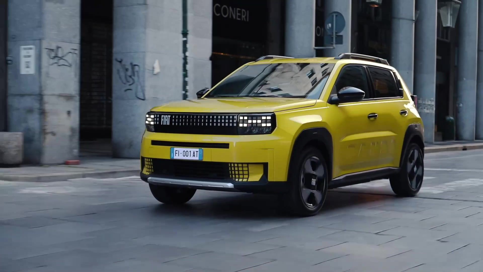 The new Fiat Grande Panda in Yellow Driving Video