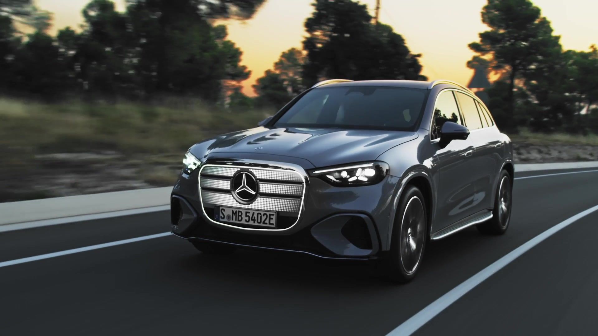 The all-new electric Mercedes-Benz GLC 400 4MATIC with EQ Technology ...
